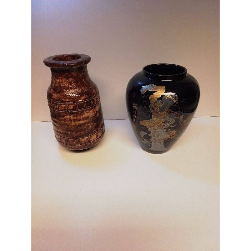 VASE DIVERS